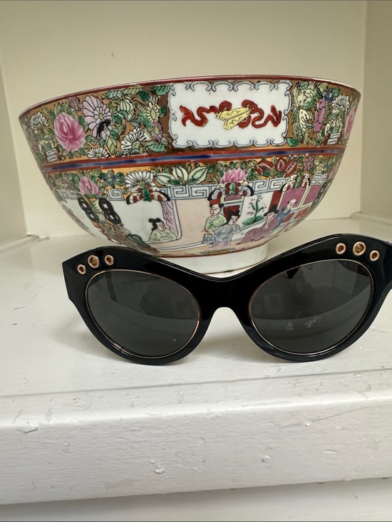 Versace | Accessories | Versace Black Cateye Sunglasses With Gold ...